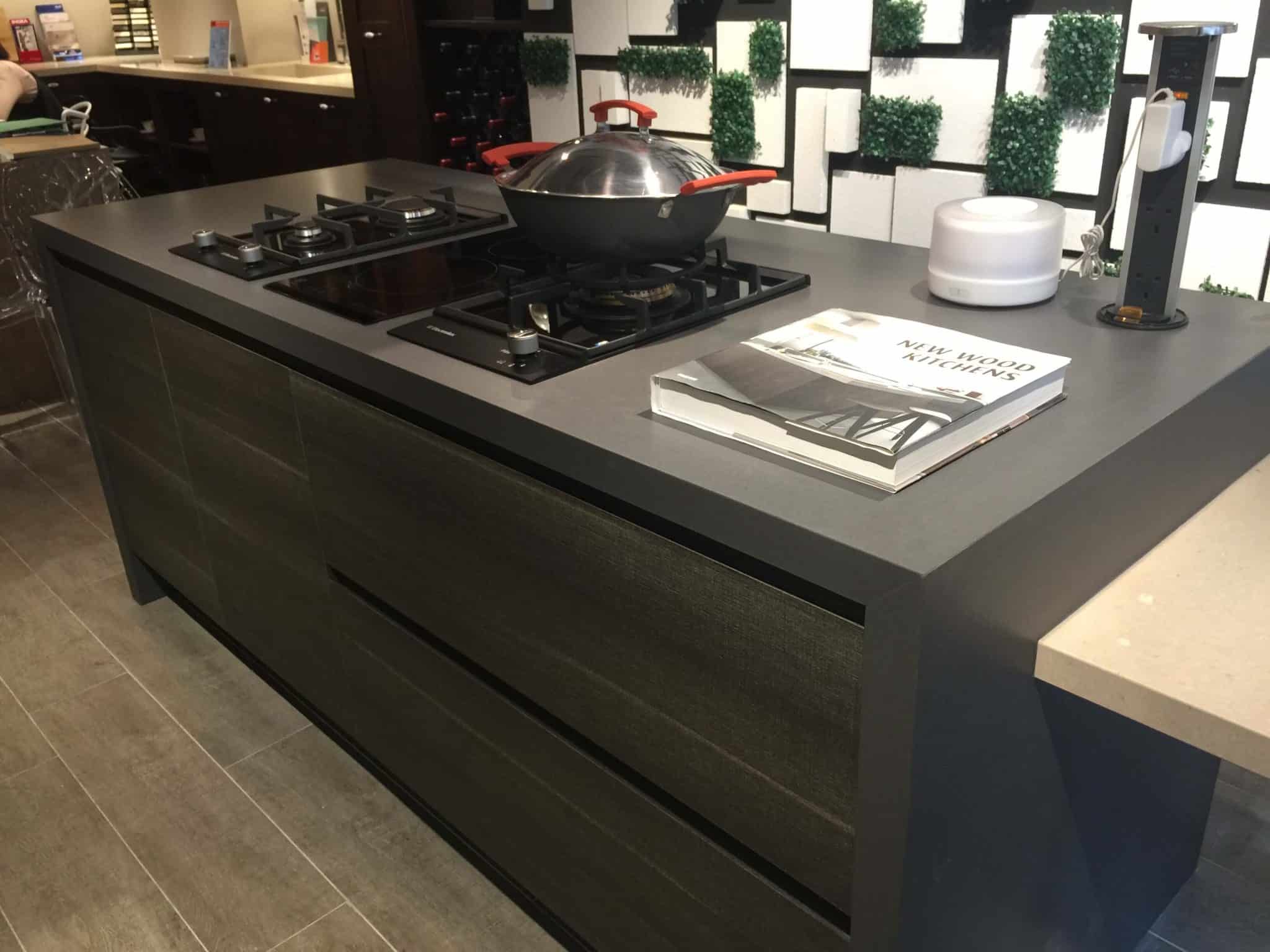 Compozit Quartz Antracit. La comanda prelucram si montam blat