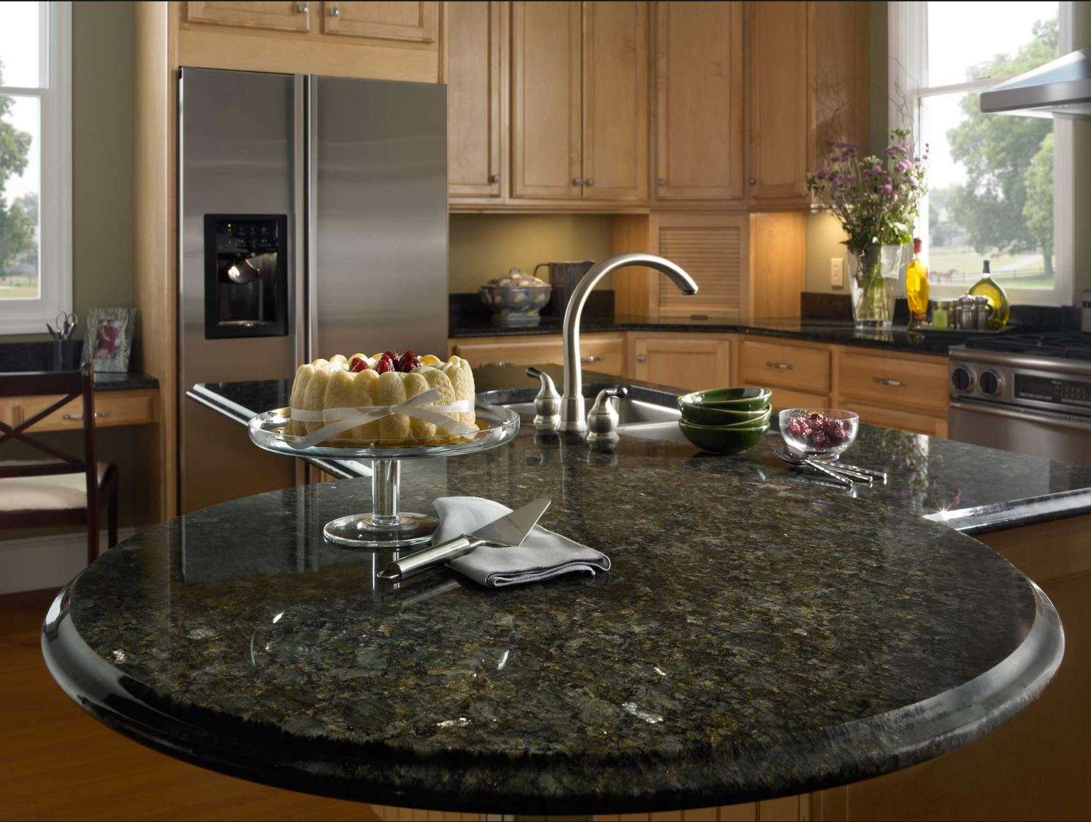 Granit Verde - Model Exotic Pt Blat Insulă Bucătărie și Backsplash